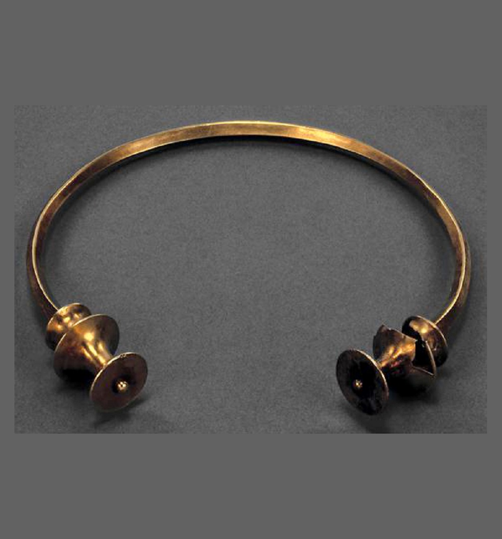 Gold torcs, Iron Age, Montalegre [Trás-os-Montes] - Archeofactu