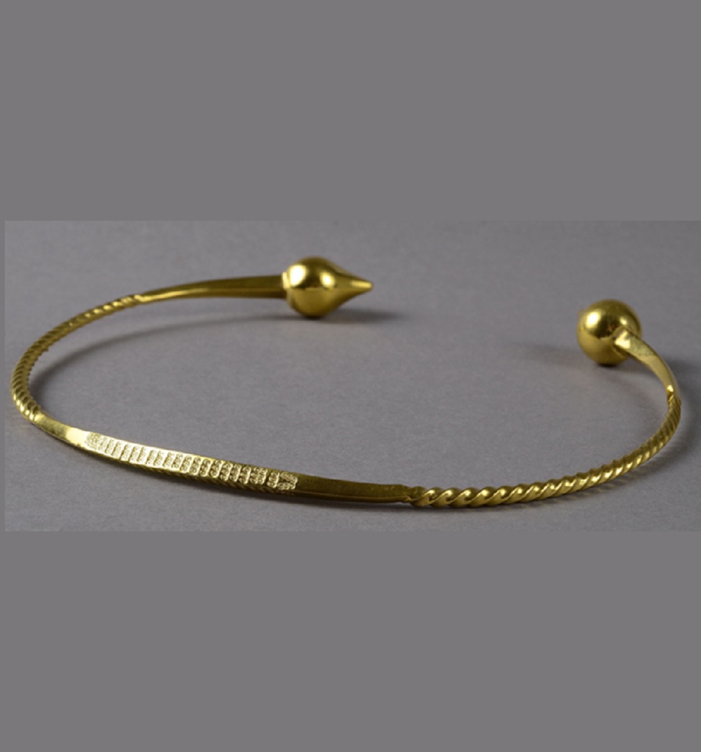 Gold torcs, Iron Age, Montalegre [Trás-os-Montes] - Archeofactu