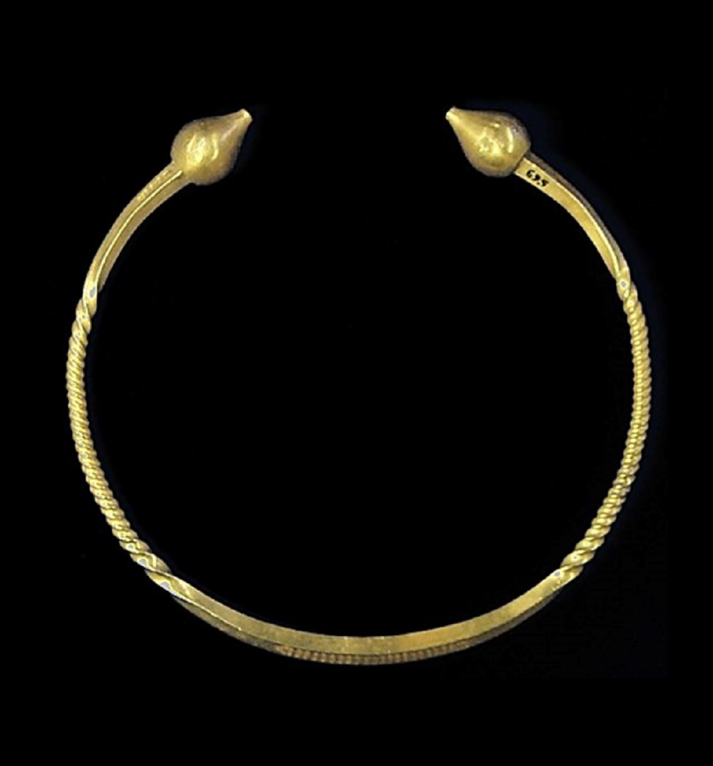 Gold torcs, Iron Age, Montalegre [Trás-os-Montes] - Archeofactu